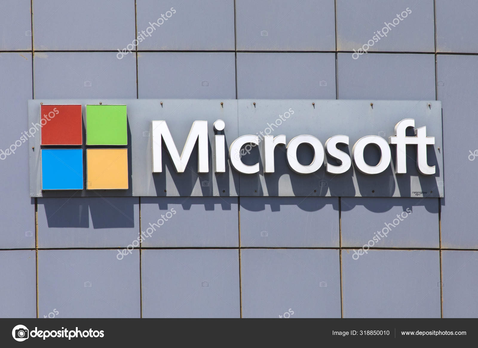 Logotipo Microsoft — Foto editorial de stock © chrisdorney #318850010