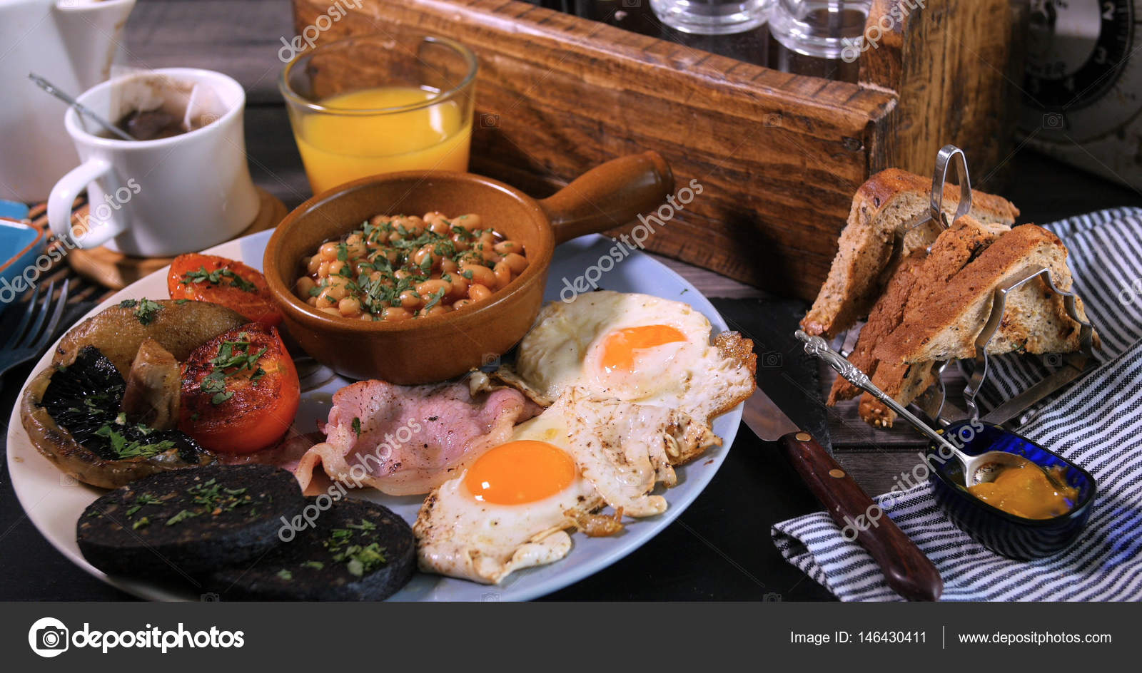 A full cooked English breakfast Stock Photo by ©Justin_Time 146430411