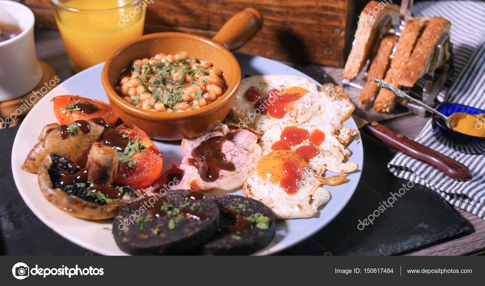 A full English breakfast Stock Photo by ©Justin_Time 150617484