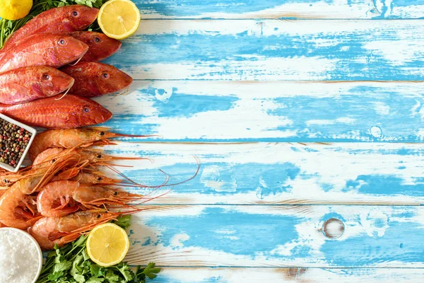 Färska räkor med kryddor Stockfotografier, royaltyfria Färska räkor med ...