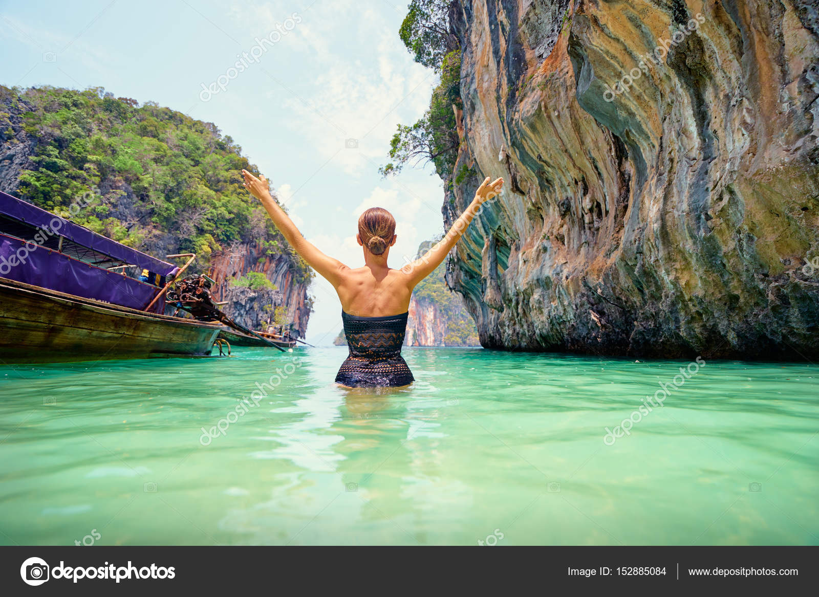 Young woman rising hands — Stock Photo © luengo_ua #152885084