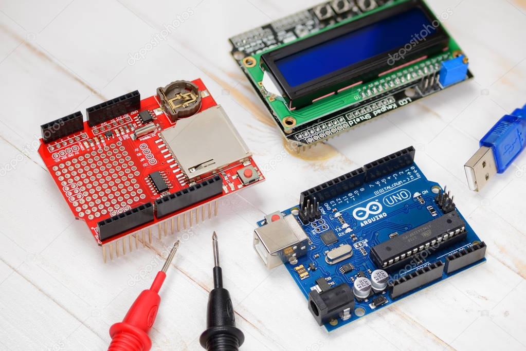 Arduino UNO microcontroller – Stock Editorial Photo © Ha4ipiri #164110934