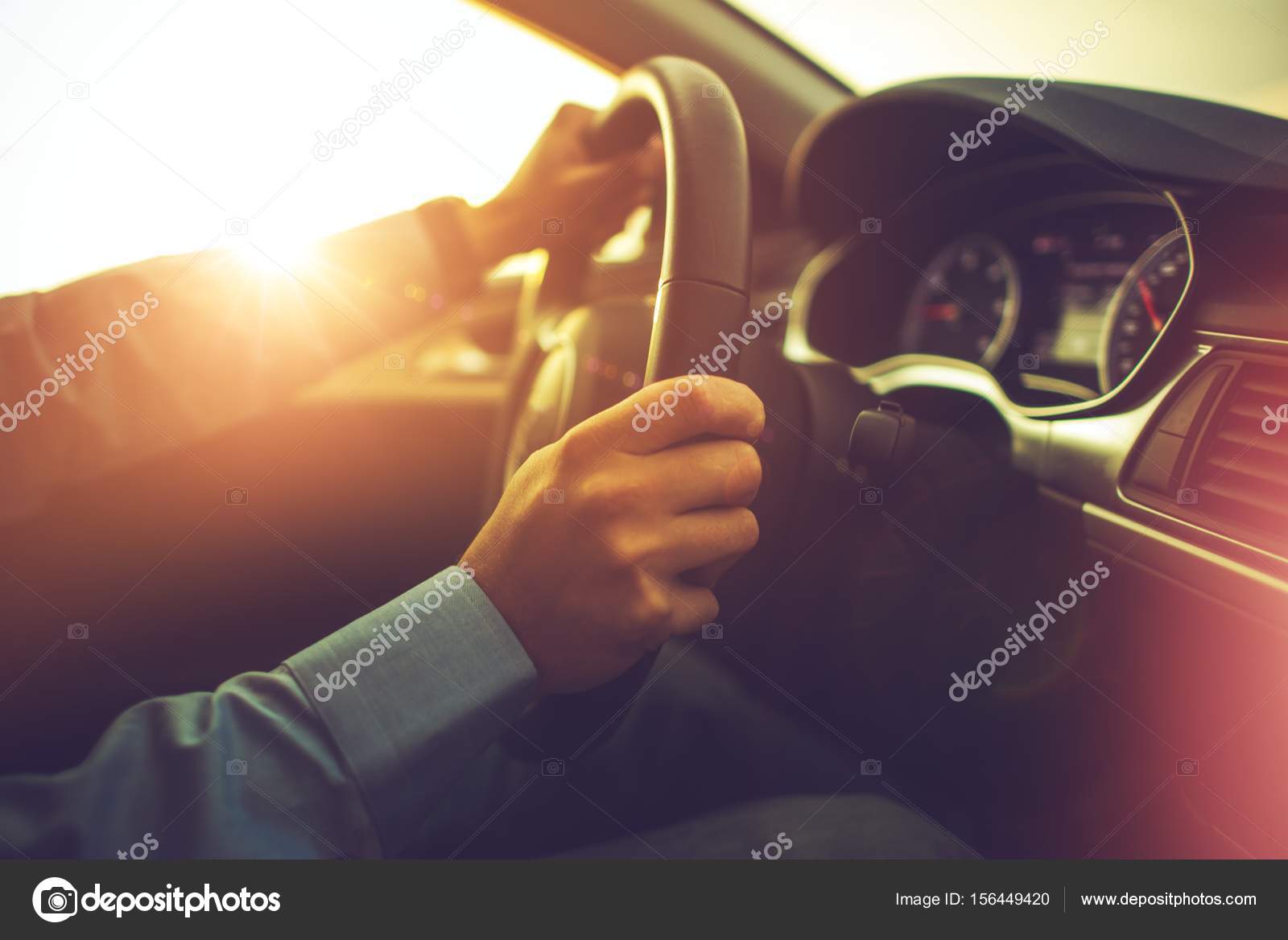 El coche y el conductor — Foto de stock #156449420 © welcomia