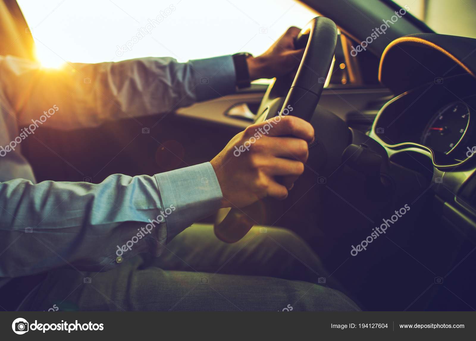 Conductor de coche moderno — Foto de stock #194127604 © welcomia