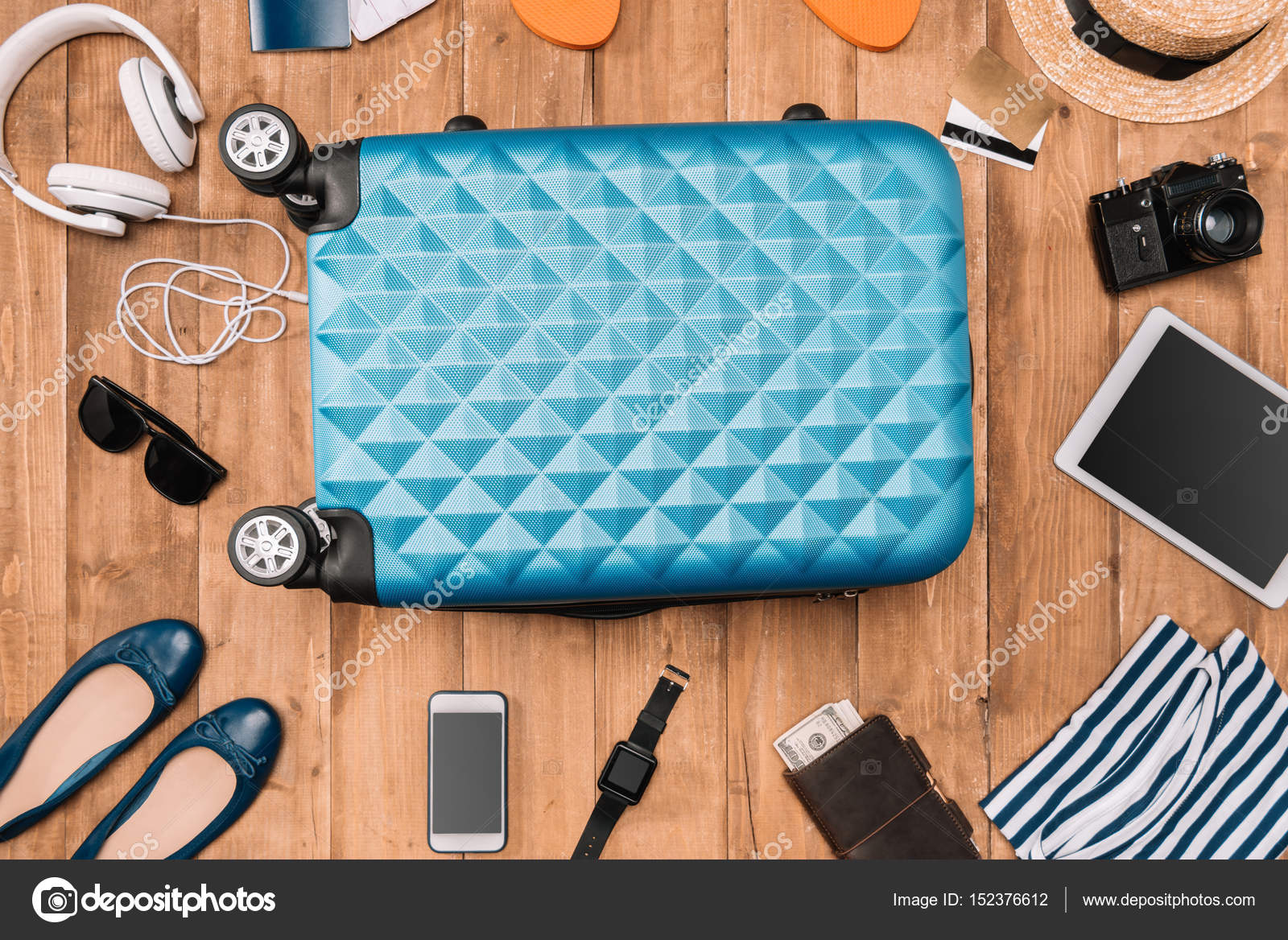 Travel things set composition — Stock Photo © DimaBaranow #152376612