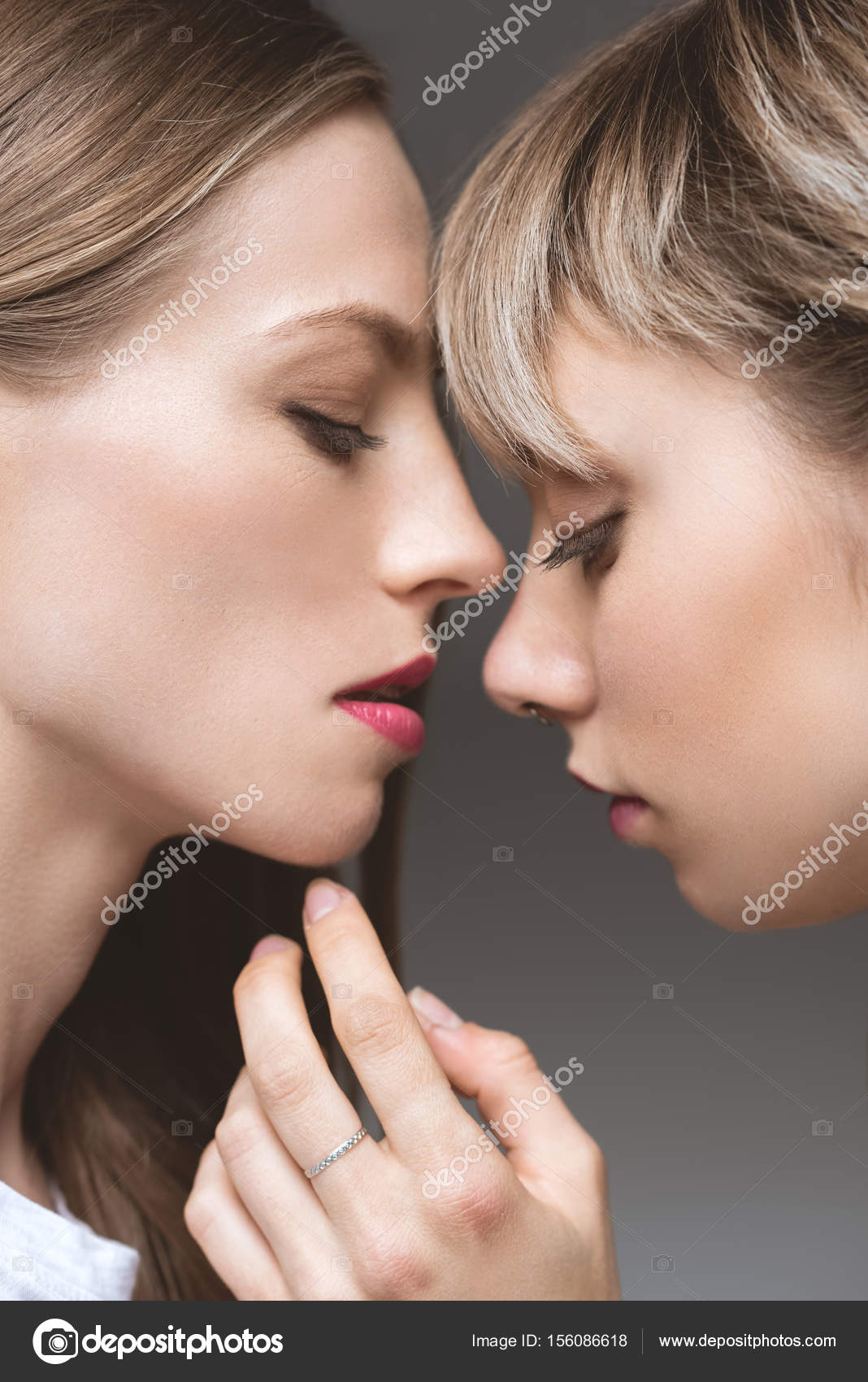 Lesbian couple kissing with eyes closed — Stock Photo © DimaBaranow #156086618