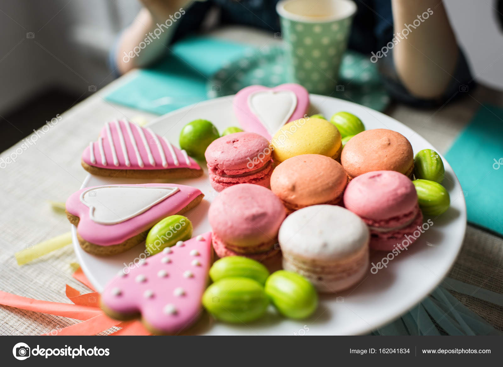 Delicious sweets at birthday party — Stock Photo © AlexLipa #162041834