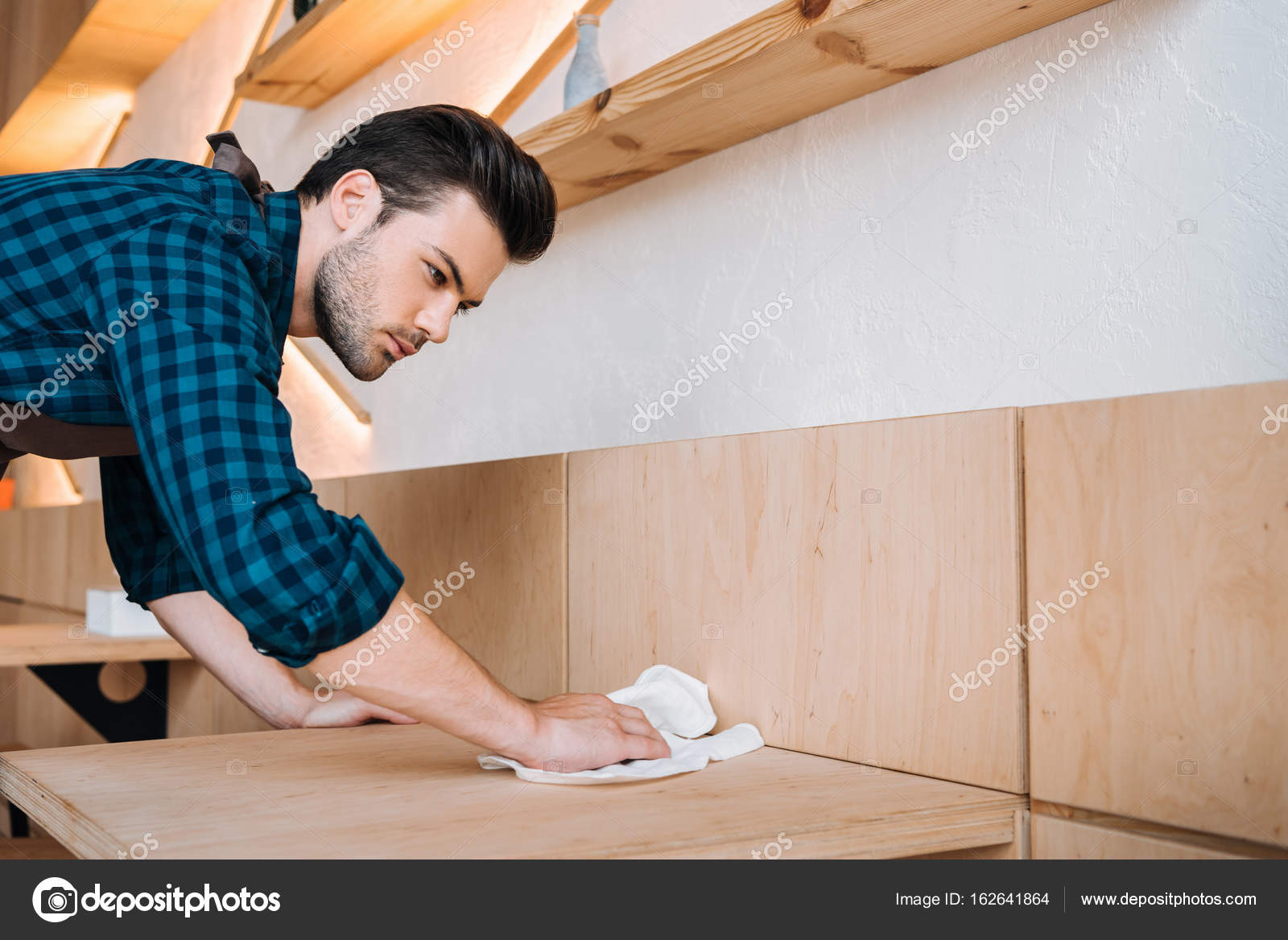 Worker cleaning table in cafe — Stock Photo © AlexLipa #162641864