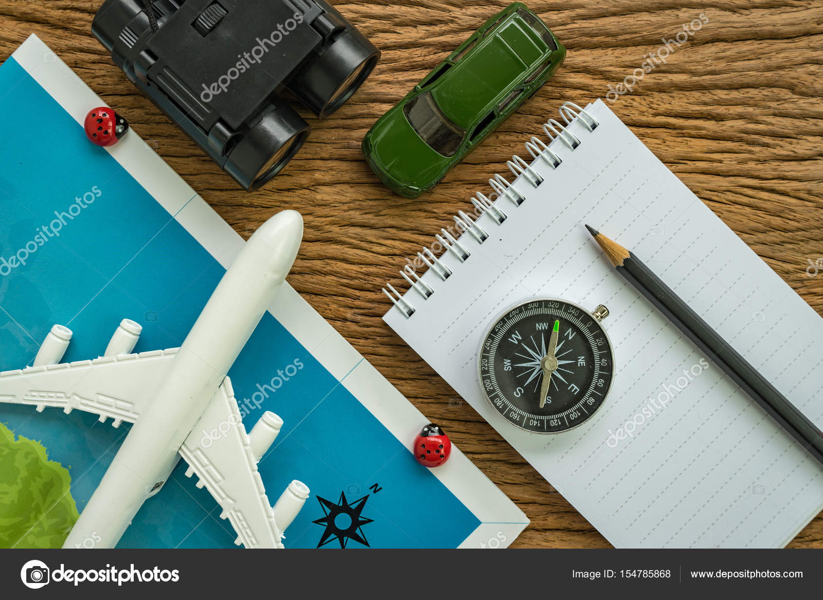 Planificación de viajes concepto de viaje por carretera con avión, pasaporte, compa — Foto de ...