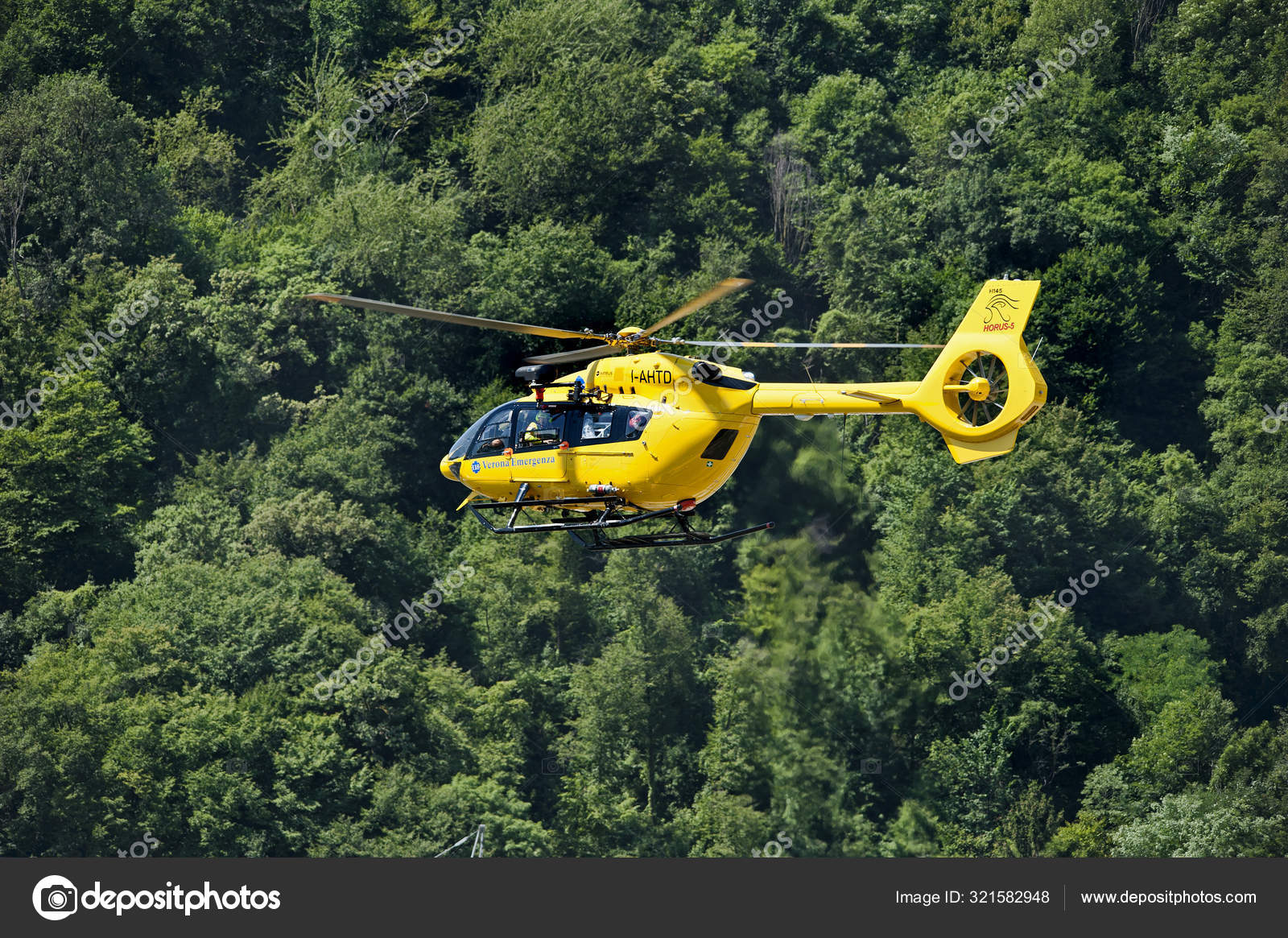 Italian rescue helicopter – Stock Editorial Photo © oigro #321582948