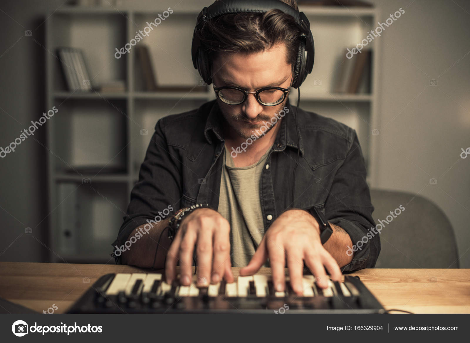 Man working with keyboard controller — Stock Photo © Y-Boychenko #166329904
