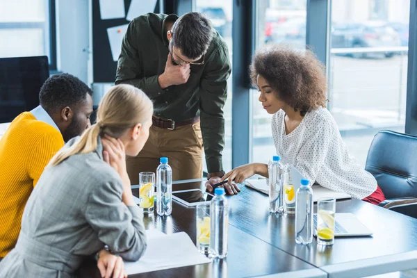 Discusion images libres de droit, photos de Discusion | Depositphotos