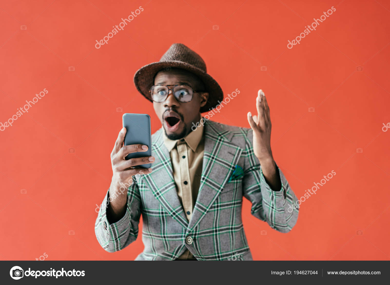 Shocked African American Man Using Smartphone Isolated Red — Stock ...