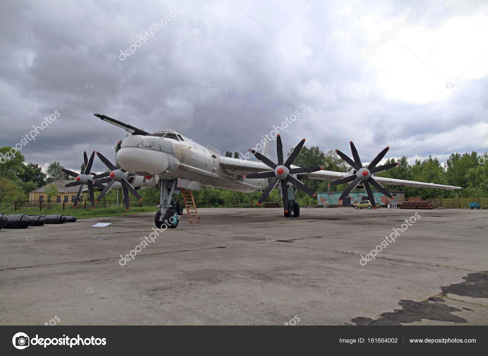 TU-95MS (BEAR). The eight-seater all-metal freestanding high-wing with ...