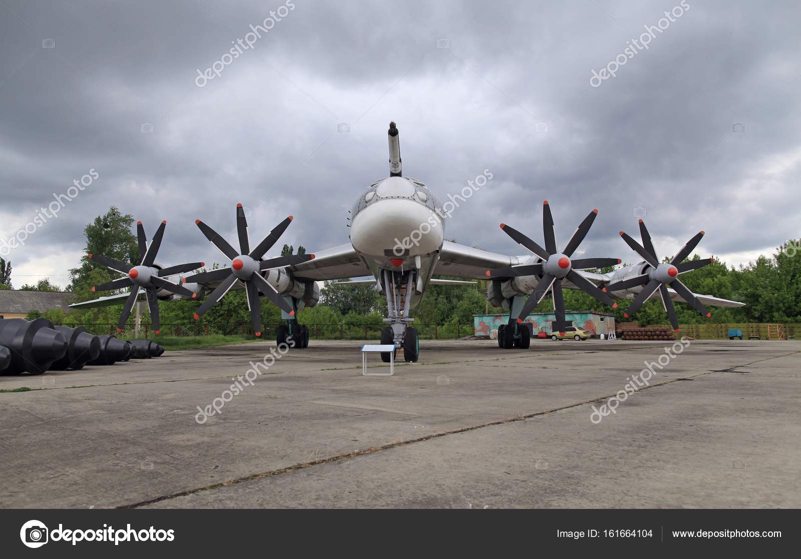 TU-95MS (BEAR). The eight-seater all-metal freestanding high-wing with ...