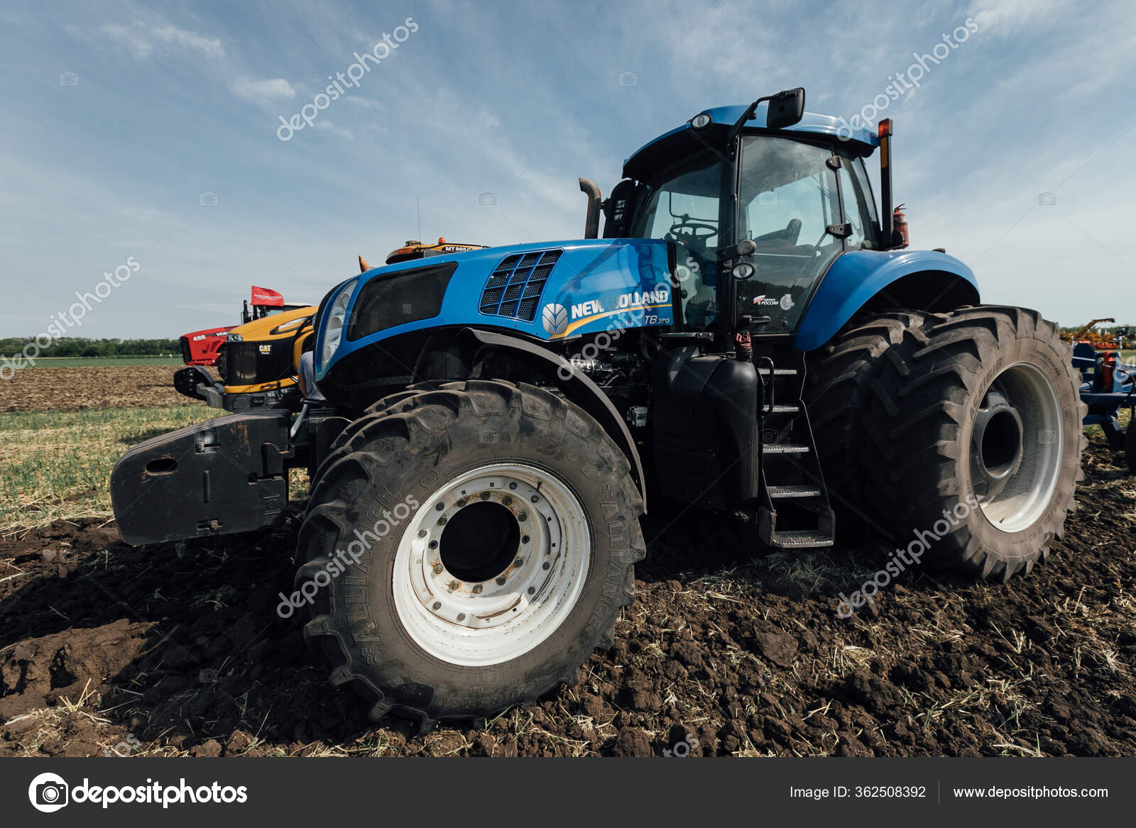 Gran Tractor Azul Trabig Azul Con Ruedas Grandes Campo Verano ...