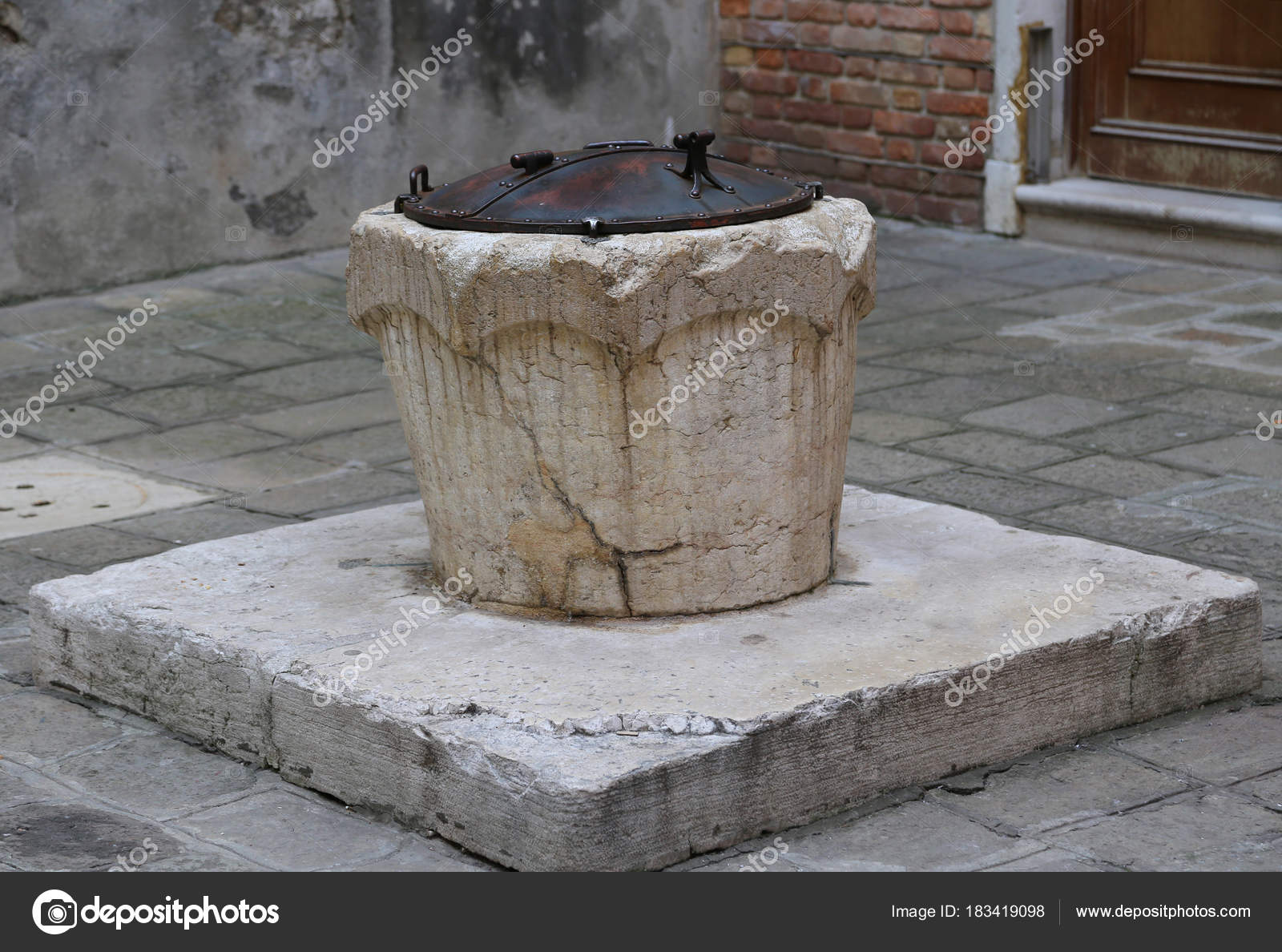 Ancient well of marble in Venice Italy Stock Photo by ©ChiccoDodiFC ...
