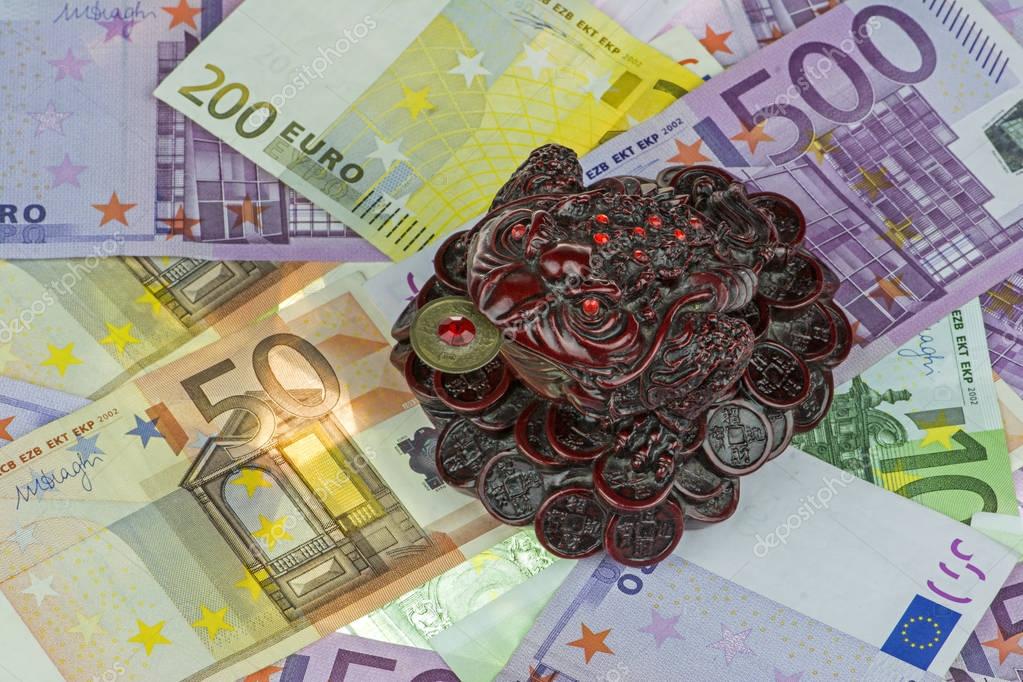 sapo dinero de tres patas Jin Chan como un símbolo chino de riqueza en ...