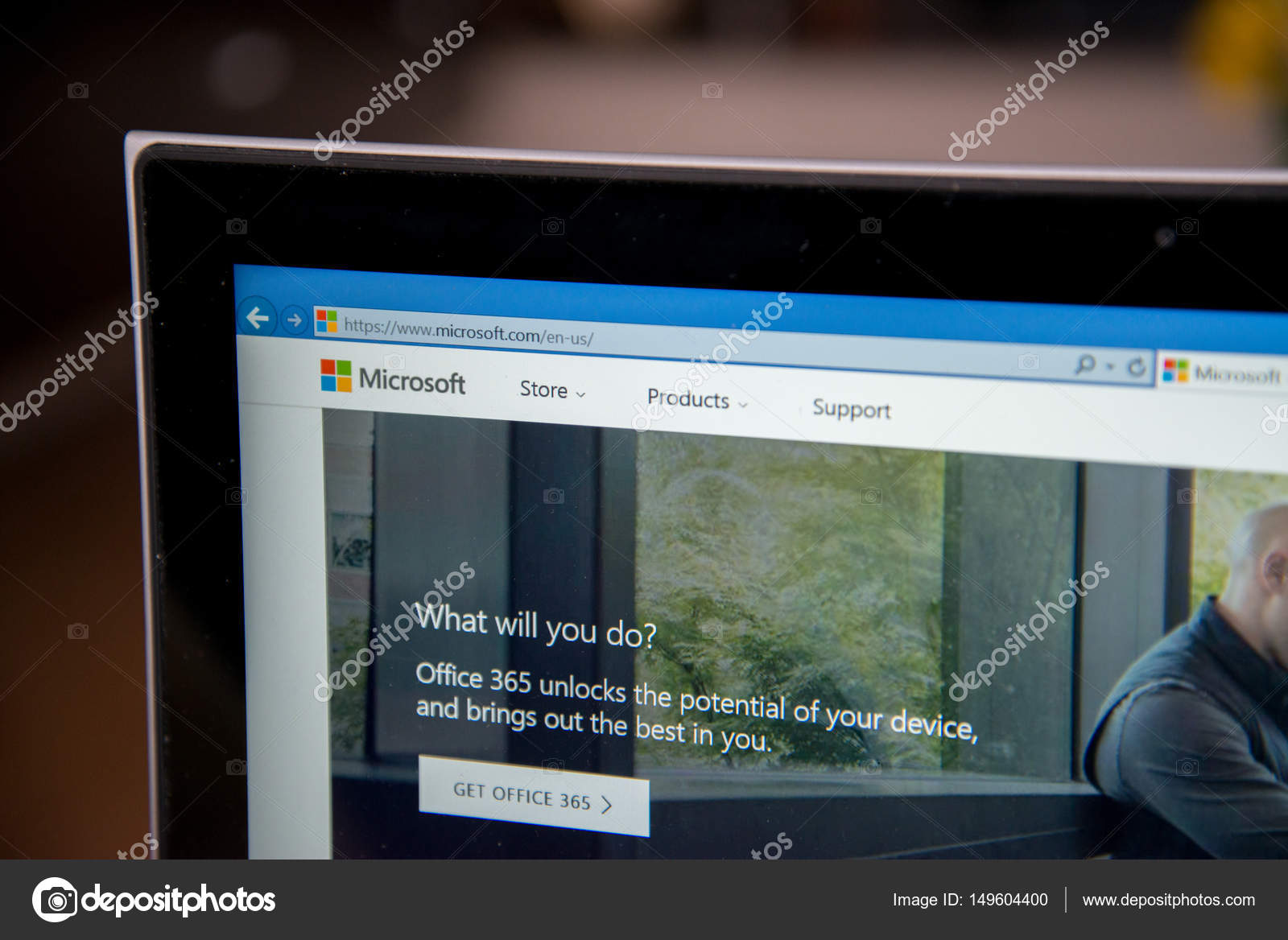 Microsoft Homepage on laptop — Stock Editorial Photo © Pe3check #149604400