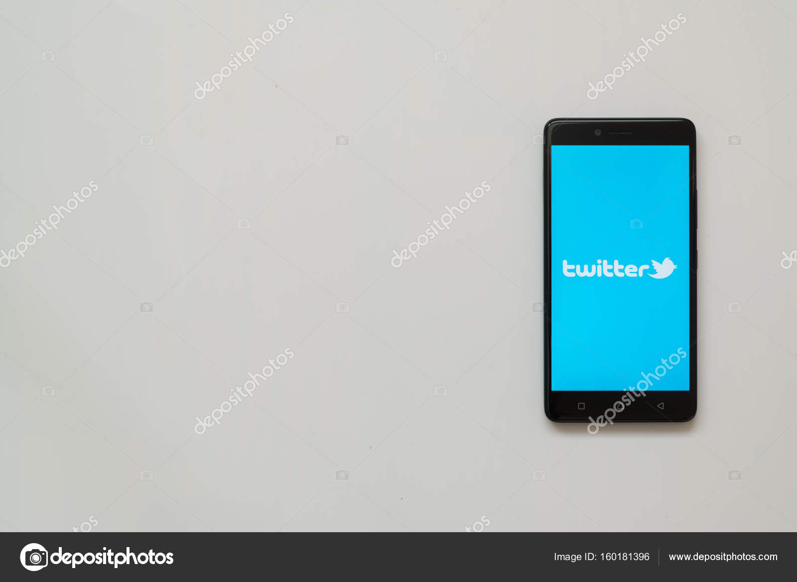 Twitter logo on smartphone screen – Stock Editorial Photo © Pe3check ...