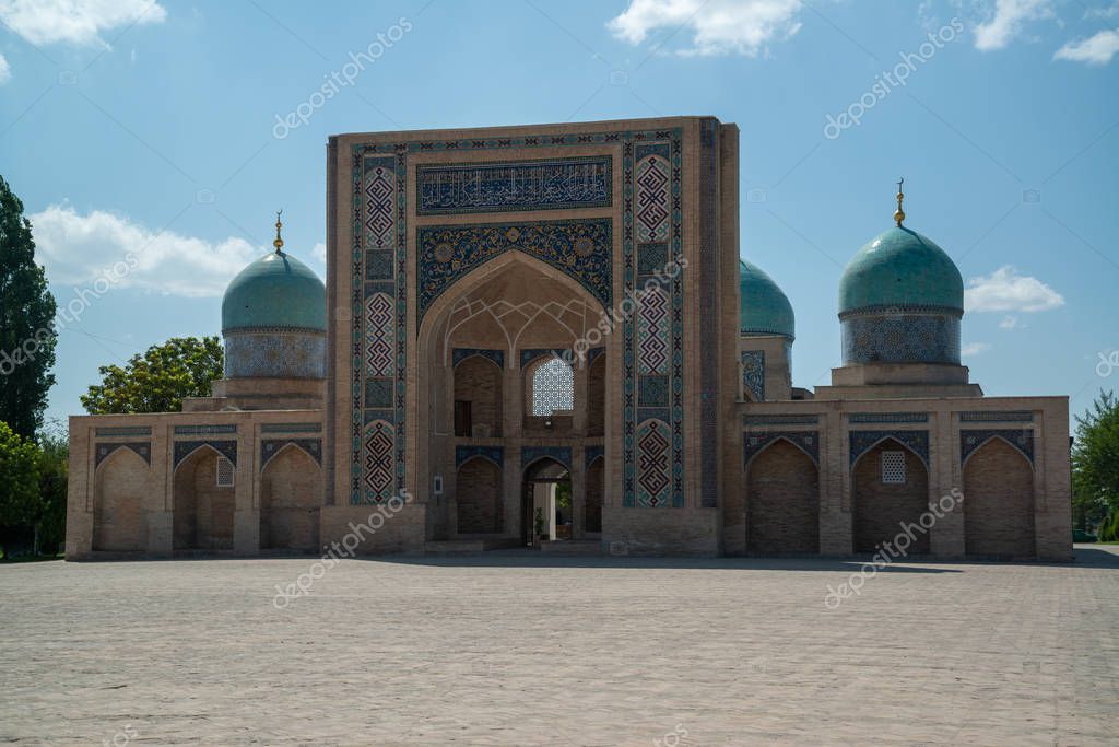 Tashkent, Uzbekist n - circa septiembre 2019: El complejo arquitect ...