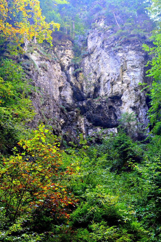 Paisaje en las montañas Apuseni, Transilvania, que pertenece a los ...