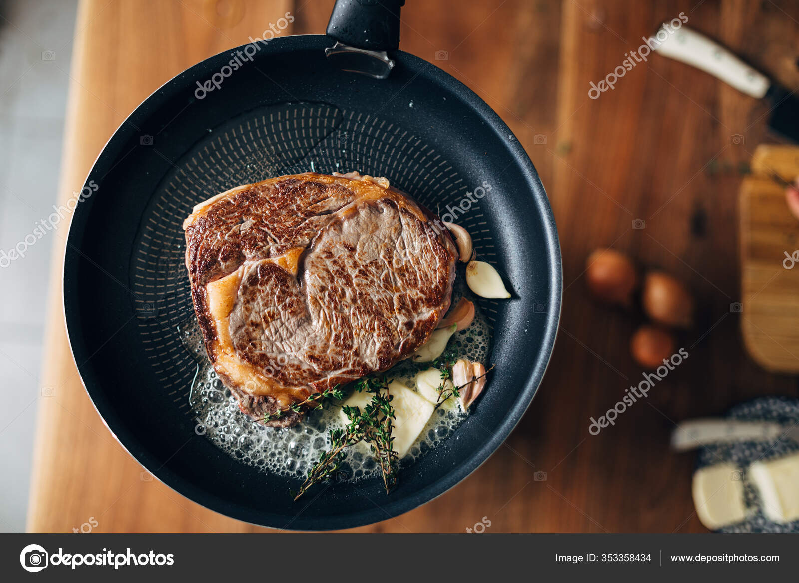 Overhead Shot Ribeye Being Prepared Skillet Butter Thyme Garlic — Stock ...