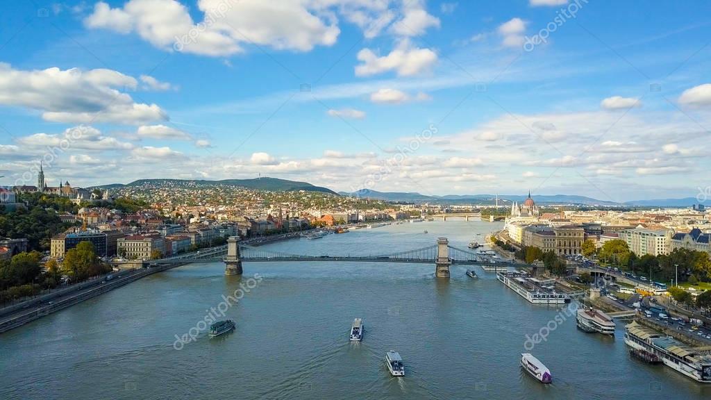 Imágenes aéreas de un dron muestran el histórico Castillo de Buda cerca ...