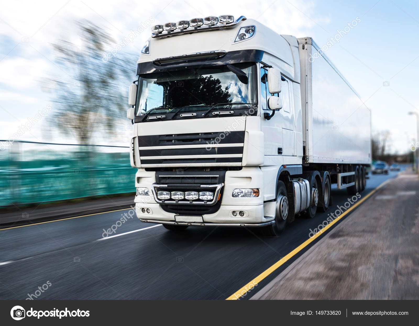 White Lorry - rodad transport — Stock Photo © JarekKilian #149733620