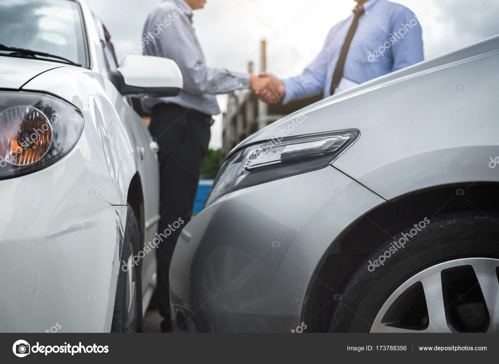 Insurance Agent and customer shaking hands, Traffic Accident and Stock ...