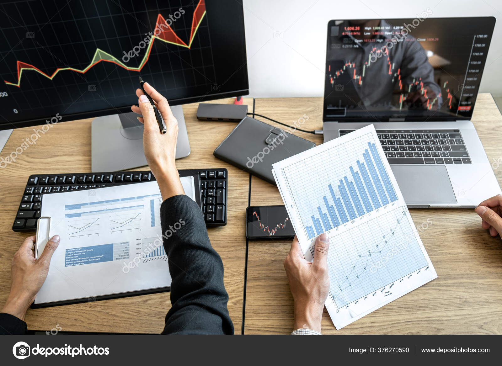 Business Team Investment Working Computer Planning Analyzing Graph ...