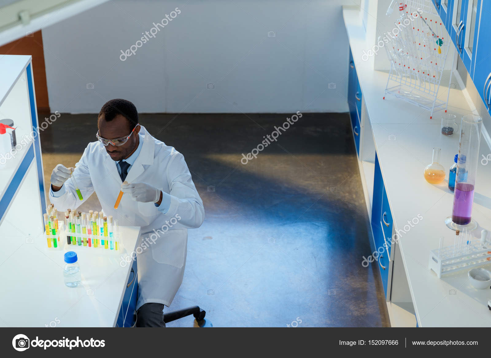 Scientist working in lab — Stock Photo © AlexNazaruk #152097666