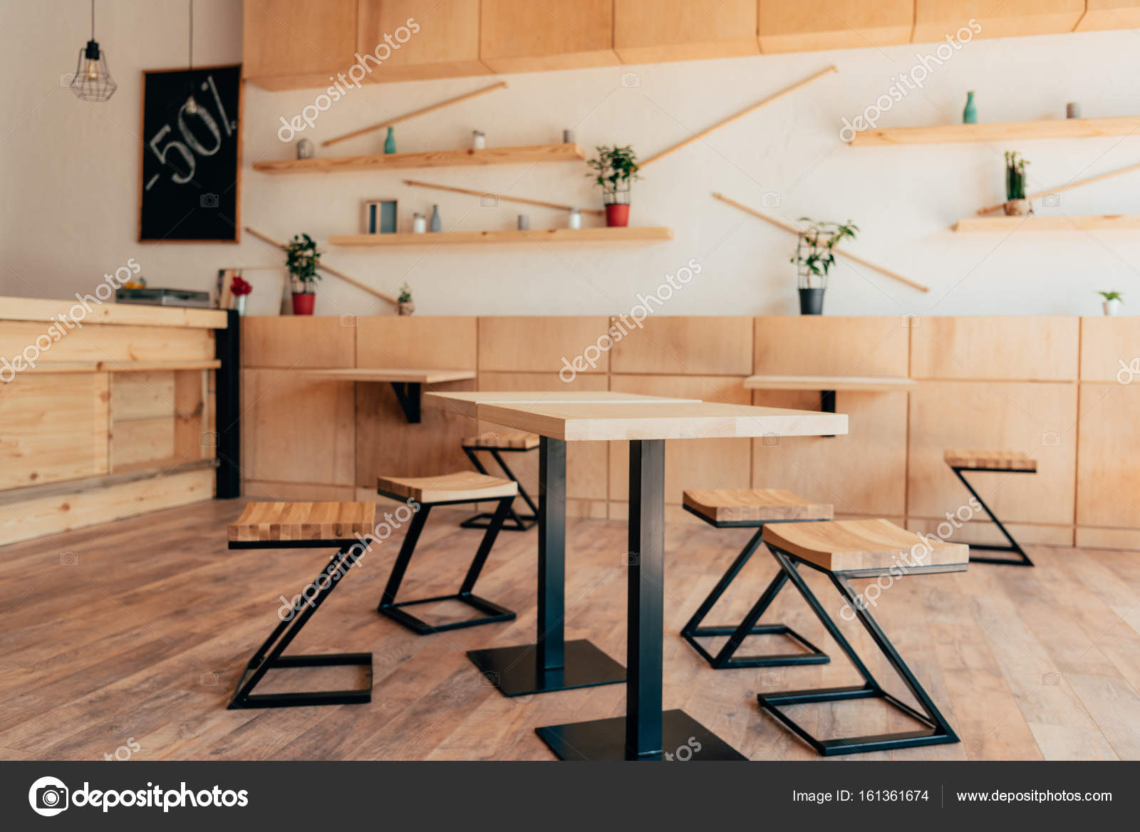 Elegante interior de la cafetería moderna — Foto de stock © AlexNazaruk ...