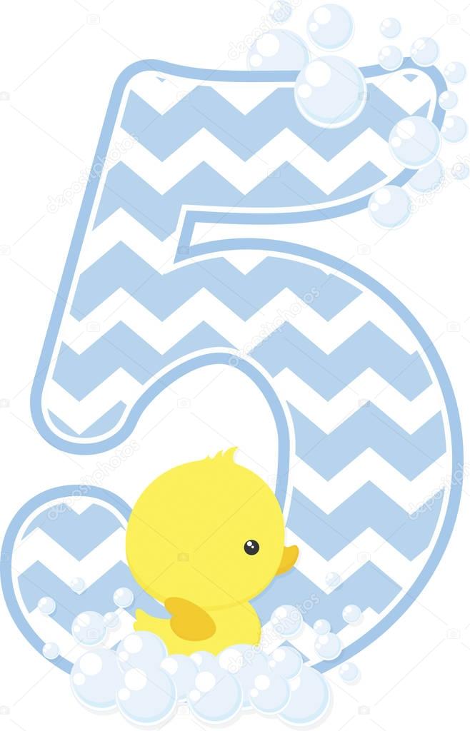 número 5 con burbujas y patito de goma bebé aislado sobre fondo blanco ...