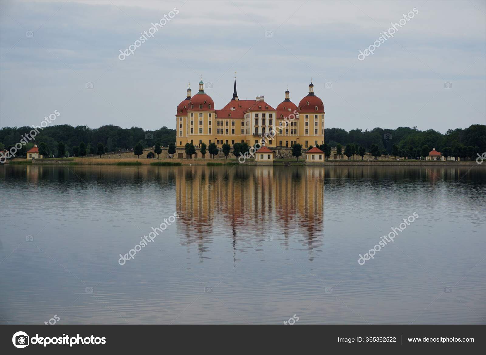 Moritzburg Palace Beautiful Reflections Castle Surrounding Lake — Stock ...