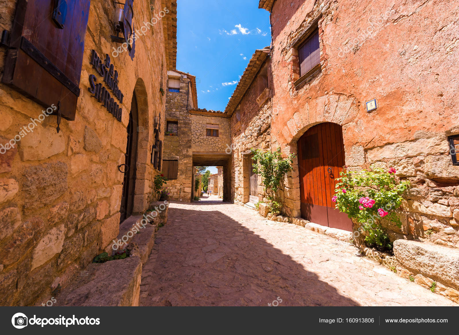 SIURANA DE PRADES, SPAIN - JUNE 26, 2017: View of the buildings ...