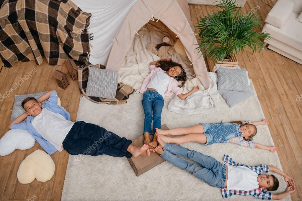 niños multiculturales en casa 2022