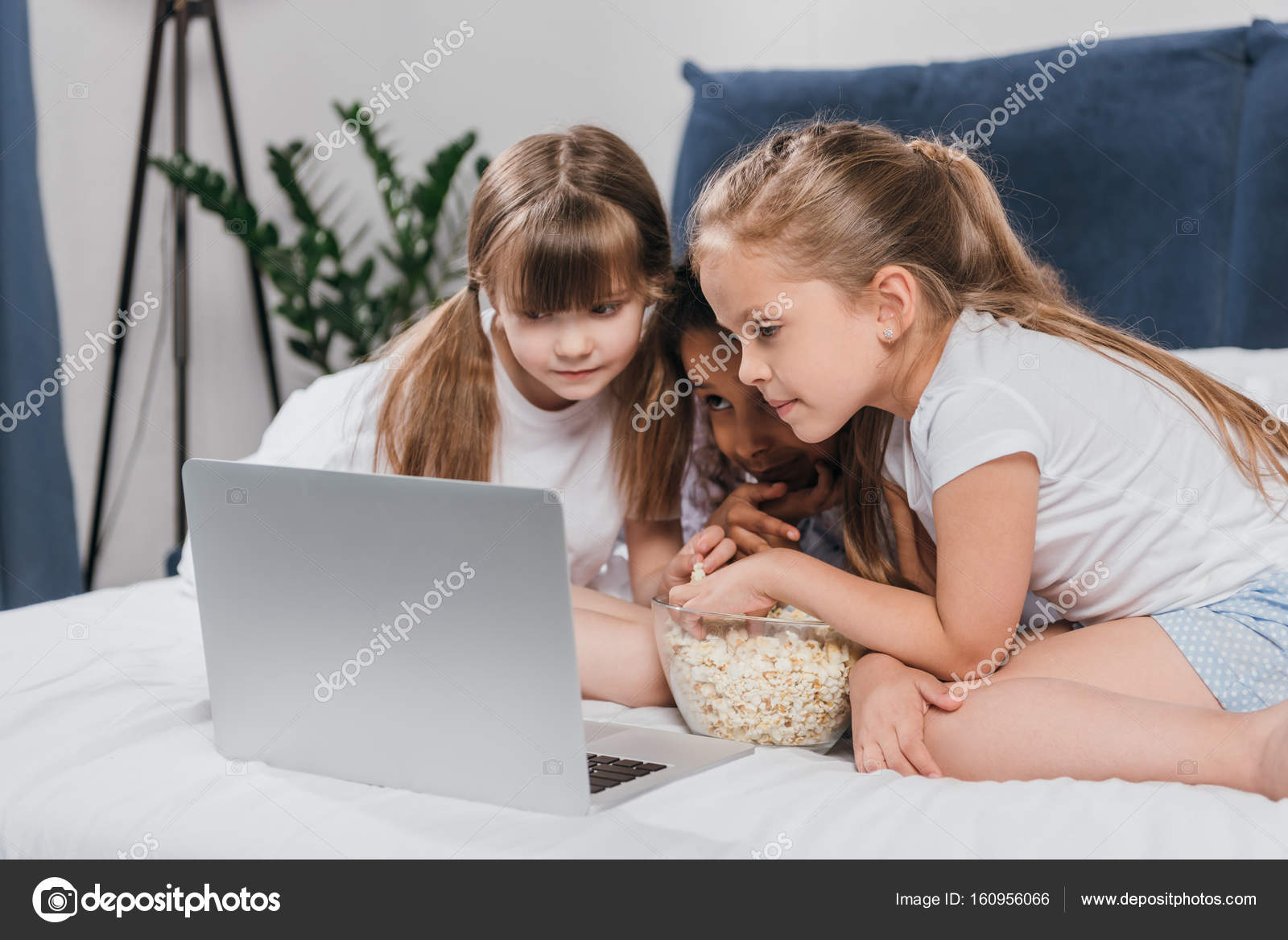 Multiethnic girls using laptop — Free Stock Photo © alebloshka #160956066