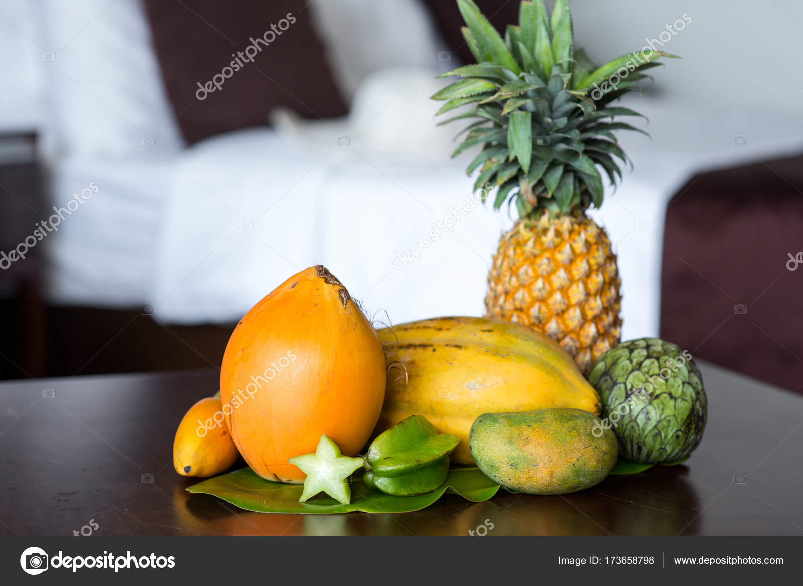 Image composition tropicale | Tropical fruits composition — Stock Photo ...