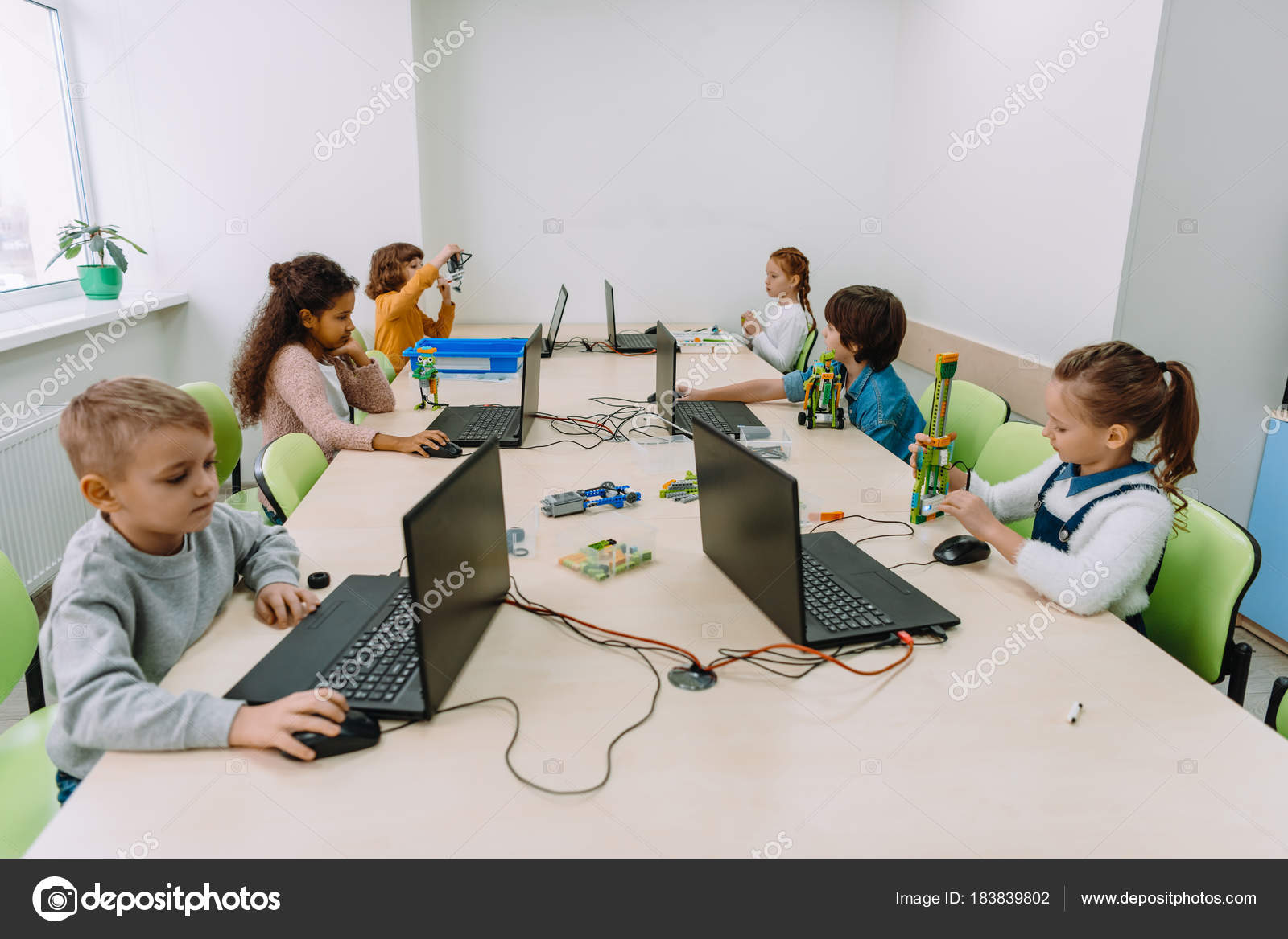 Group Focused Kids Working Computers Machinery Class — Stock Photo ...
