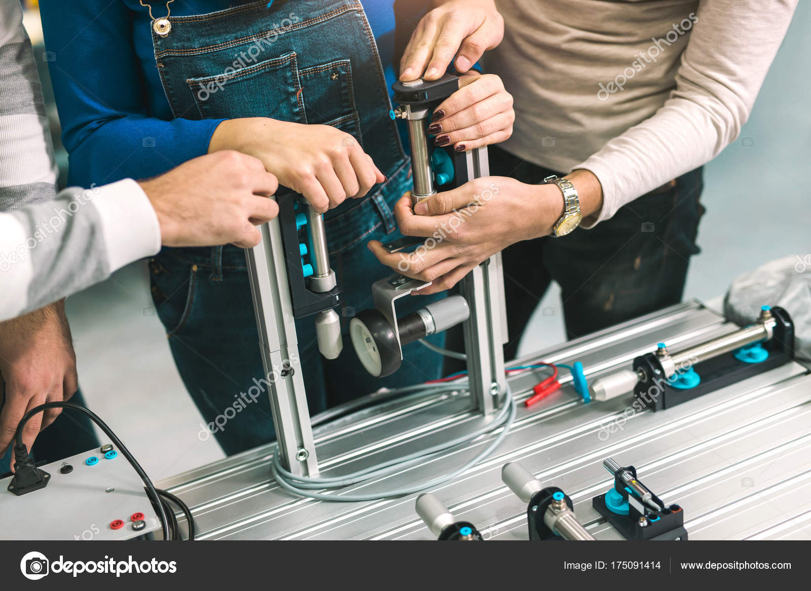 Clase Robótica Ingeniería Trabajo Equipo Por Jóvenes Estudiantes — Foto ...