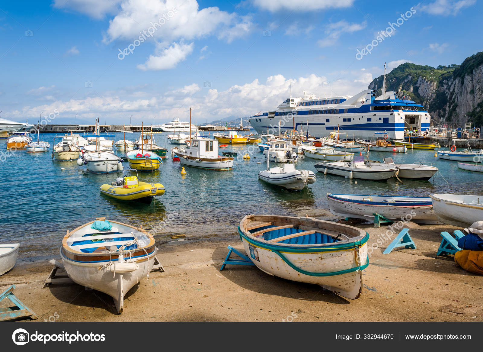 Marina di Capri harbor – Stock Editorial Photo © Steffus #332944670