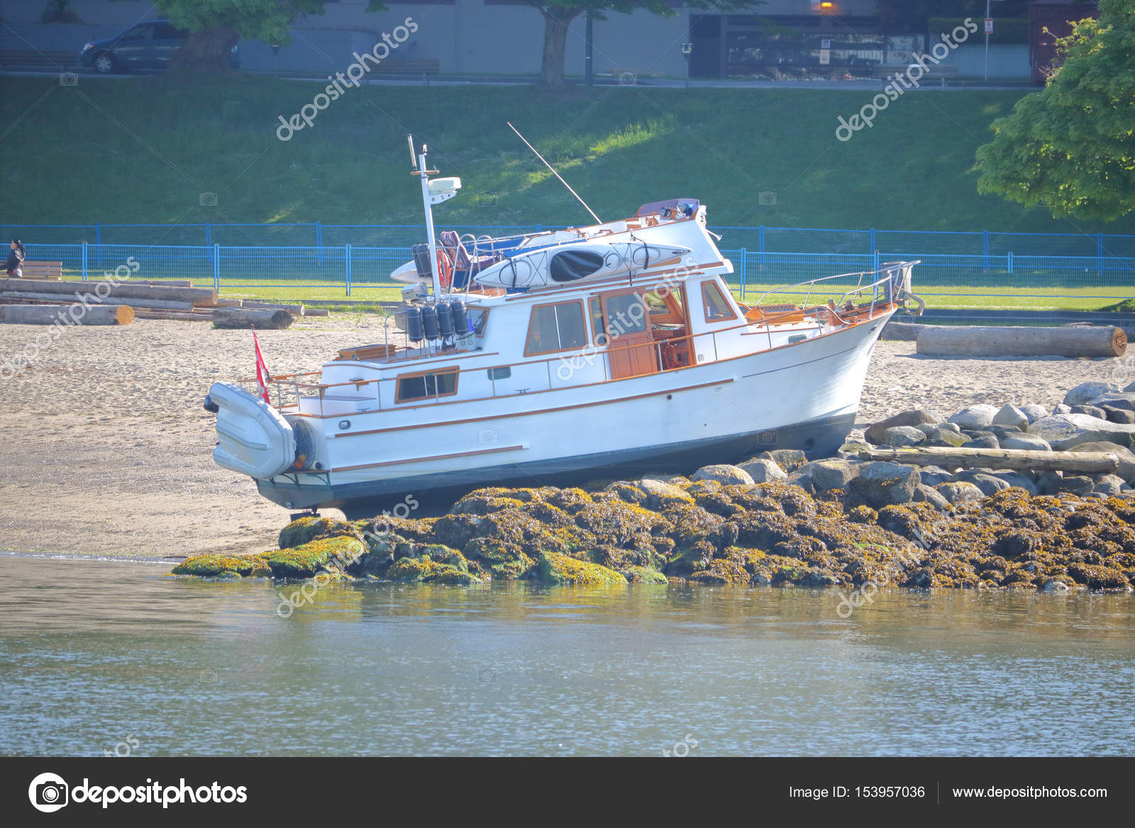 Recreational Boat Scuttled on Rocks Stock Photo by ©modfos 153957036