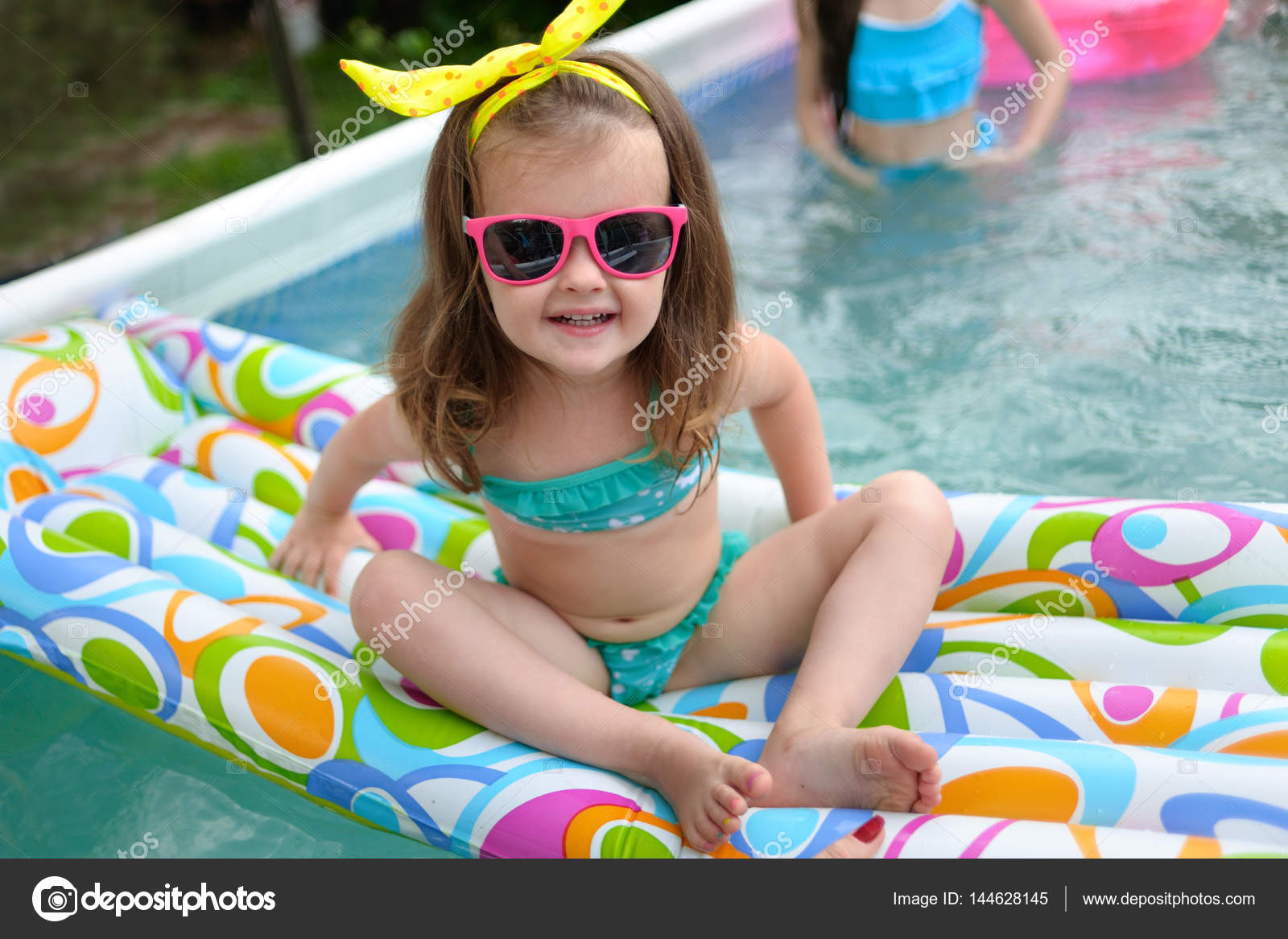 Portrait of little girl in tropical style in a swimming pool — Stock ... Portrait of little girl in tropical style in a swimming pool — Stock ...