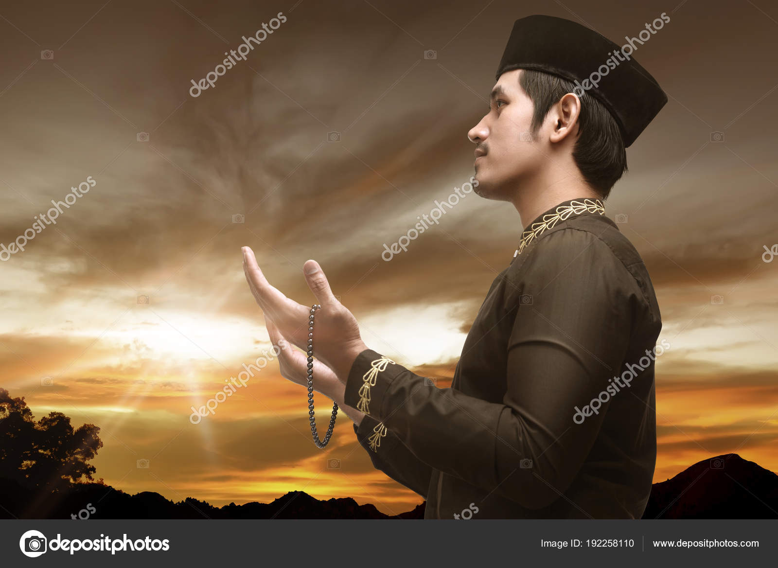 Asian Muslim Man Praying God Sunset — Stock Photo © leolintang #192258110