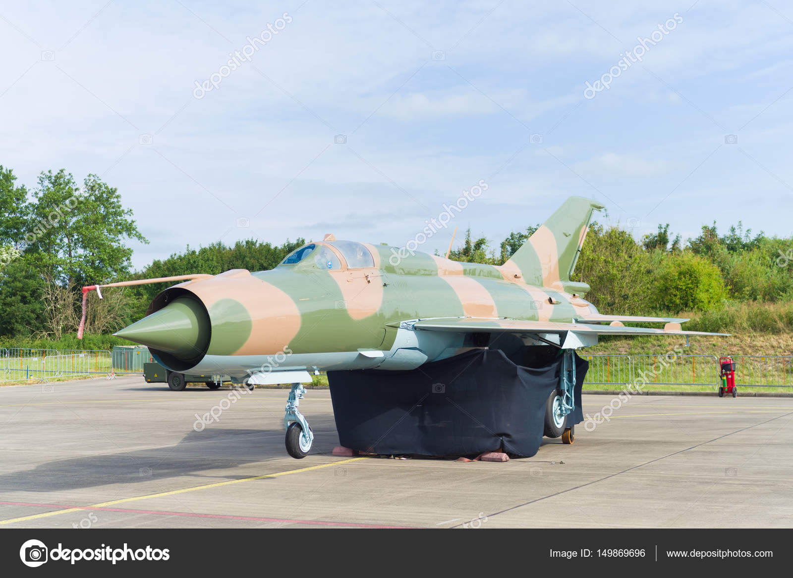 MIG-21 fighter jet – Stock Editorial Photo © hansenn #149869696