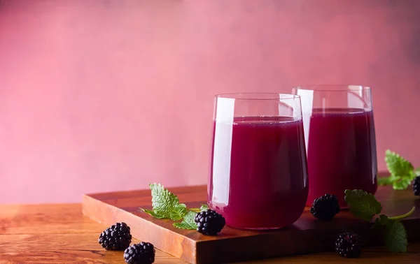 Jugo de mora fotos de stock, imágenes de Jugo de mora sin royalties ...