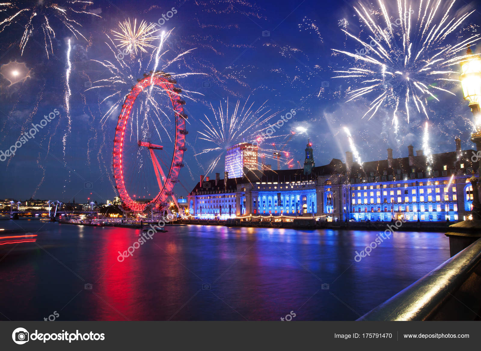 Explosive fireworks display fills the sky around London eye. New ⬇ ...