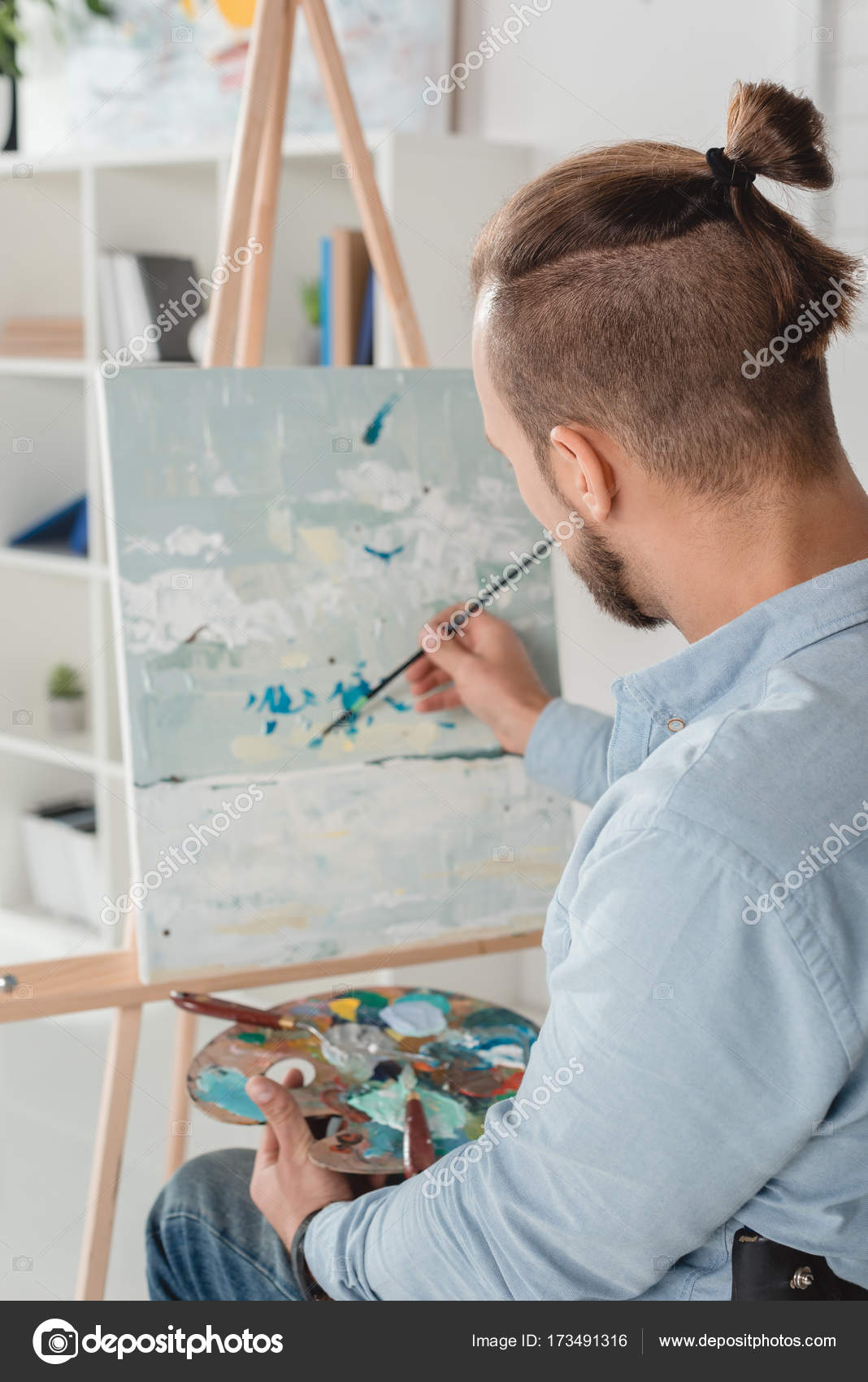 Man painting on canvas — Stock Photo © IgorVetushko #173491316