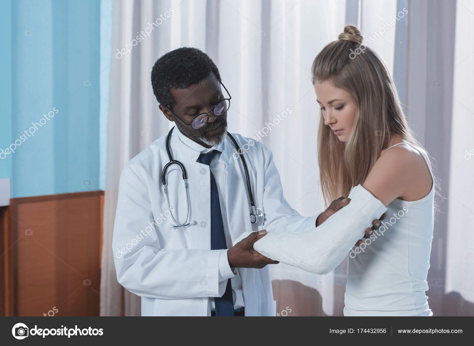 Doctor putting on plaster cast — Stock Photo © IgorVetushko #174432956
